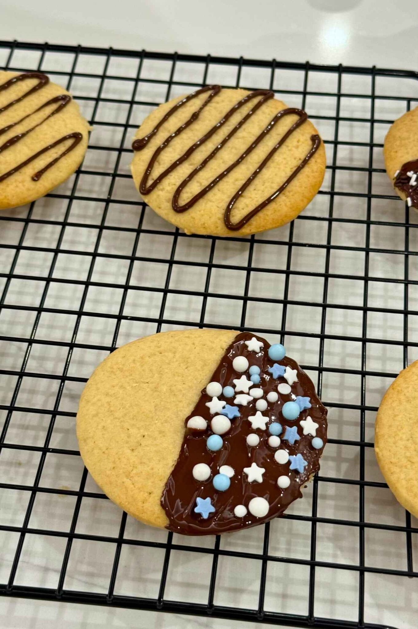 No Spread Chocolate-Dipped Sugar Cookies: A Sweet and Easy Treat!