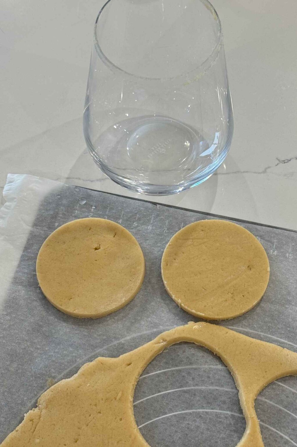 No Spread Chocolate-Dipped Sugar Cookies: A Sweet and Easy Treat!