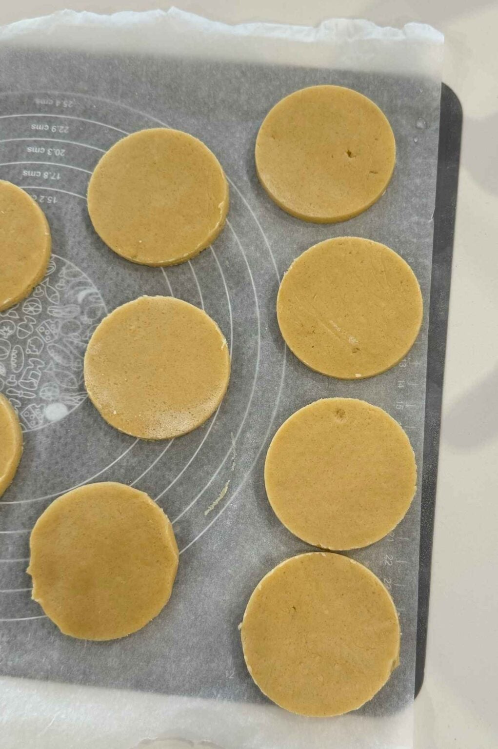 No Spread Chocolate-Dipped Sugar Cookies: A Sweet and Easy Treat!