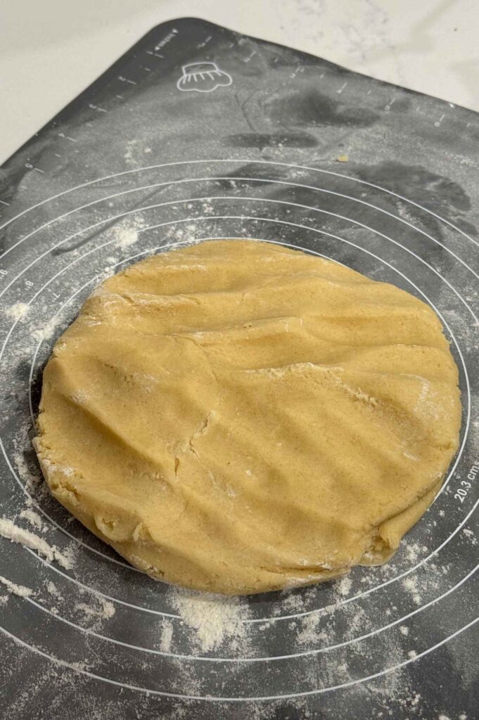 No Spread Chocolate-Dipped Sugar Cookies: A Sweet and Easy Treat!