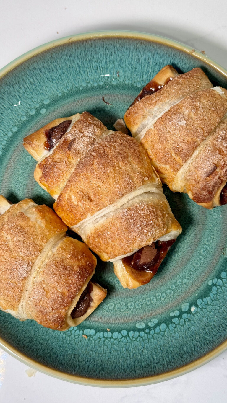 Easy Puff Pastry Chocolate Banana Bites with Cinnamon Sugar Bliss