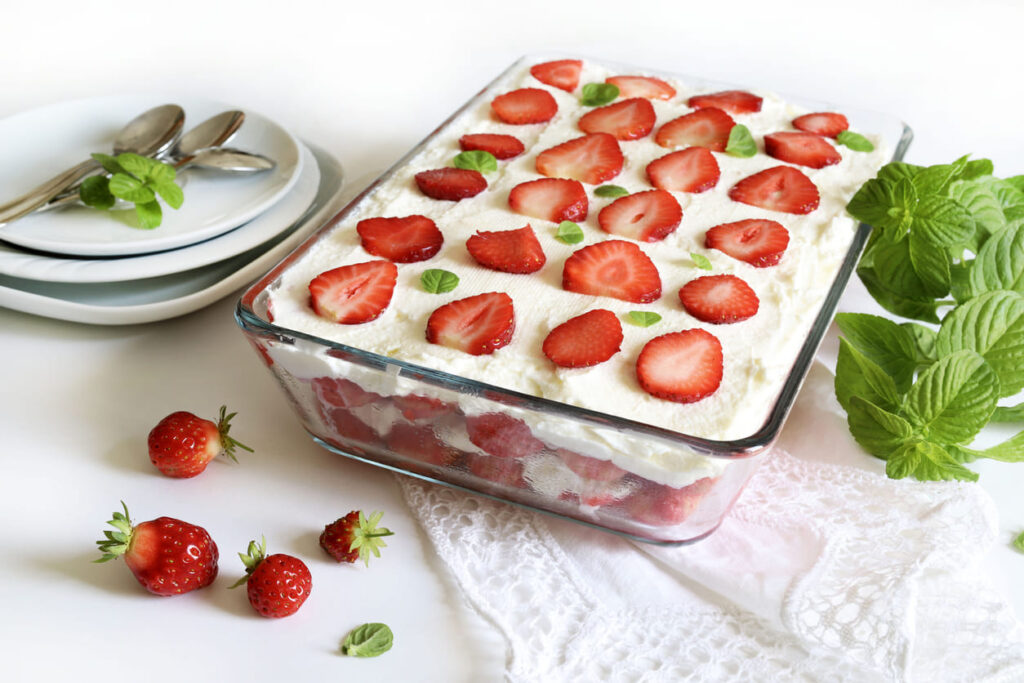 Easy No-Bake Strawberry Tiramisu (Perfect for Summer!) - Alice Dias