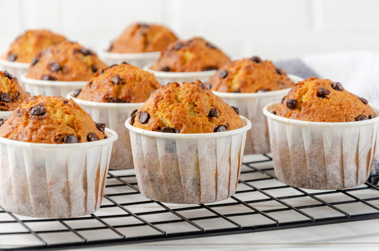 Easy Chocolate Chip Muffins You Can Make in One Bowl - Alice Dias