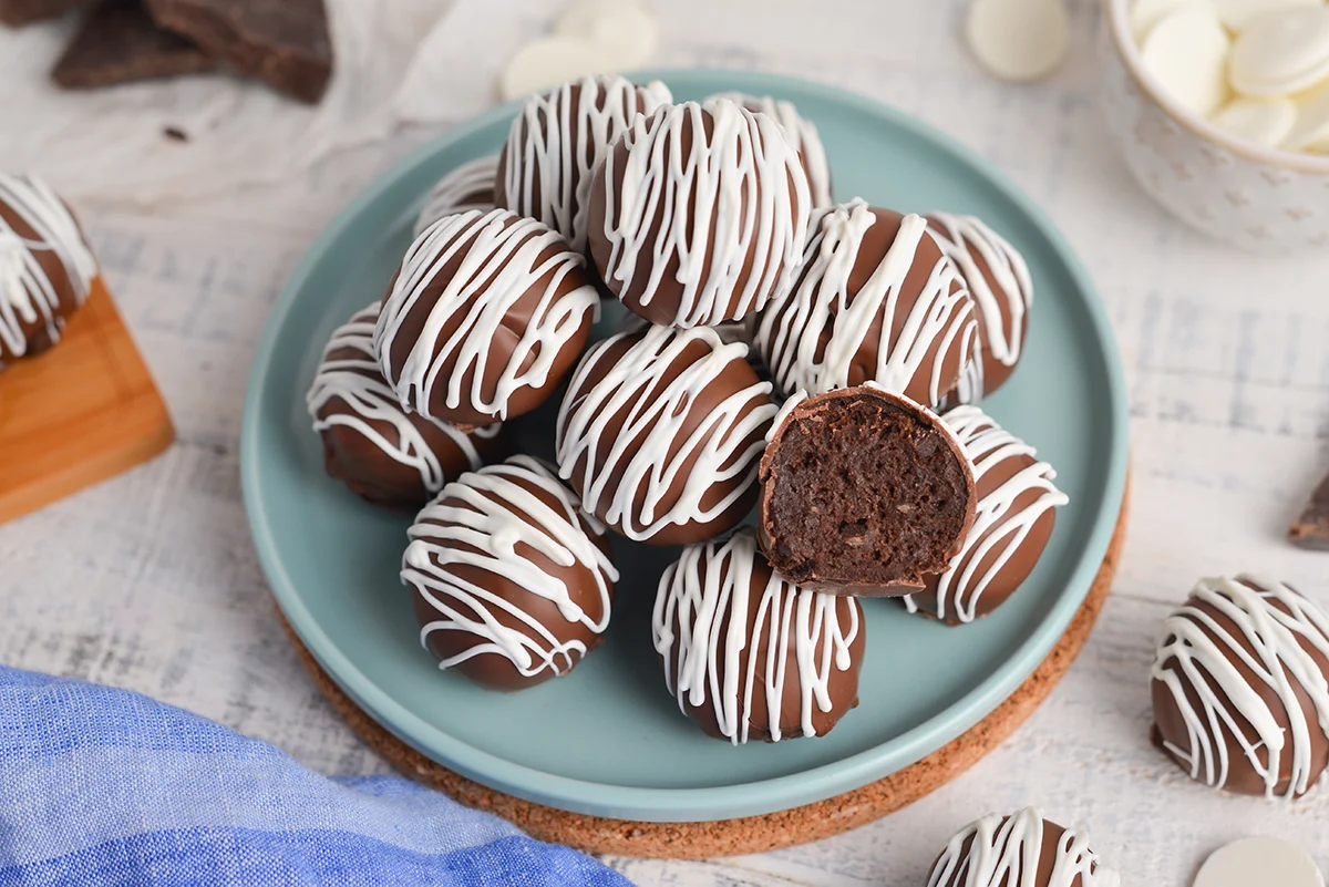 14 Easy Small-Bite Desserts Everyone Grabs First - Alice Dias
