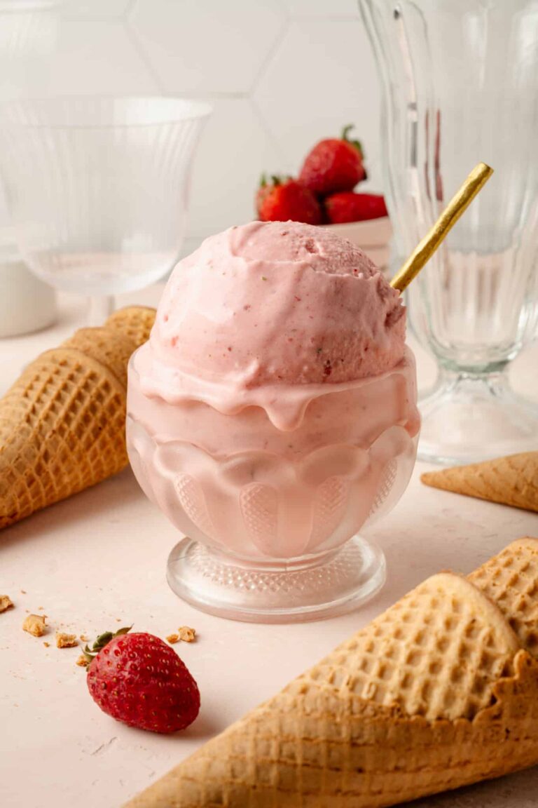 41 Easy Frozen Strawberry Recipes: Desserts, Breakfasts & Smoothies